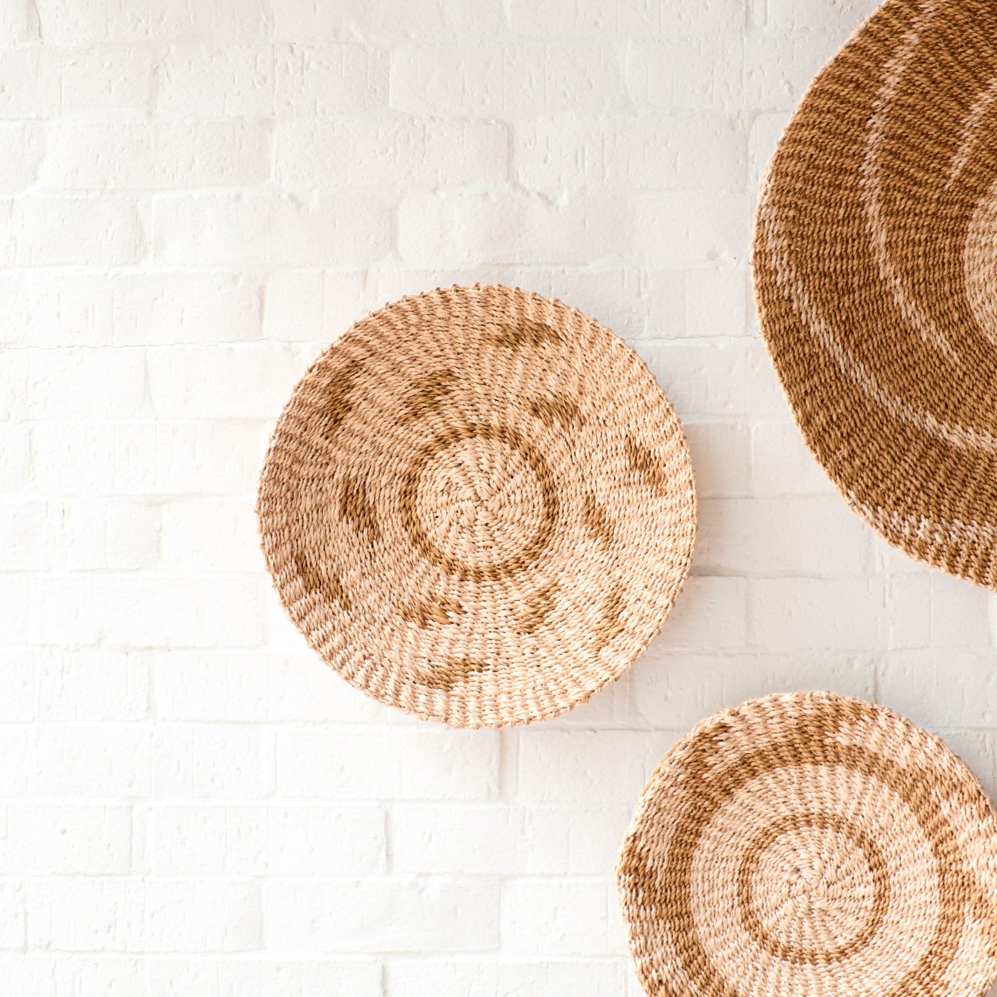 WONENA Natural + Brown Wall Baskets, Medium - Round Wall Baskets ...
